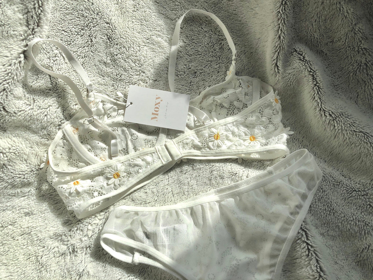 White Flower Lingerie Set | White Lace & Wild Flower Bra Set – Moxy